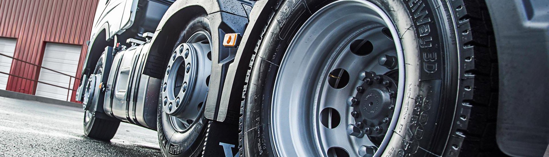 Hino 268 Wheels & Tires | TRUCKiD